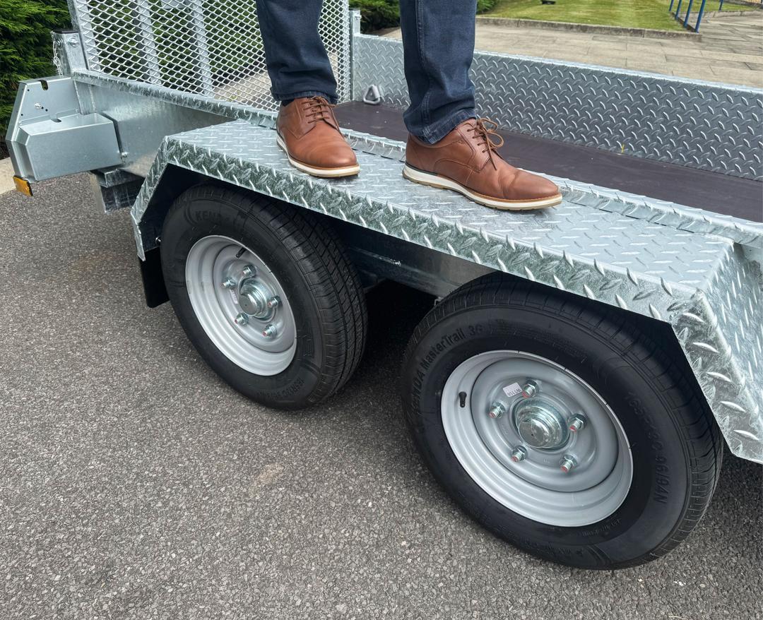 Indespension AD2000 8'3 1/2" x 4'1 1/2" Plant Trailer 2700kg | Indespension